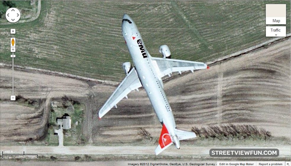 Airplane on the Field - STREETVIEWFUN