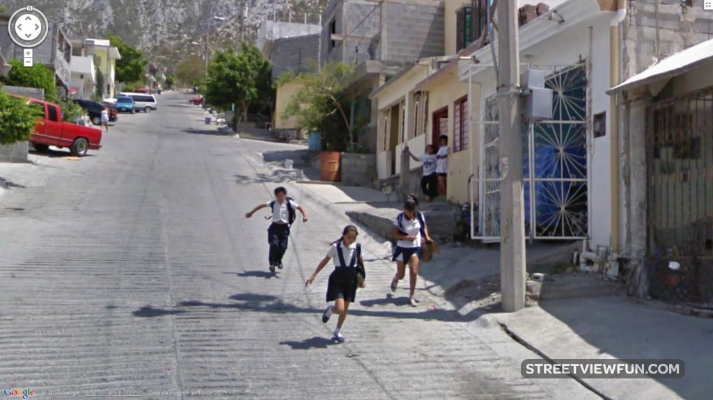 Girl falling - STREETVIEWFUN