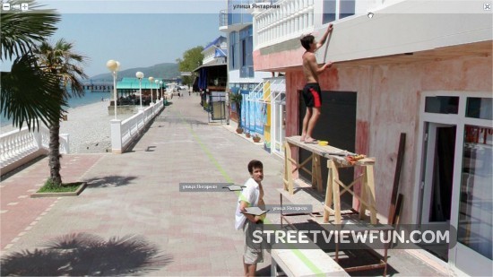 Safety at work not a priority here - STREETVIEWFUN