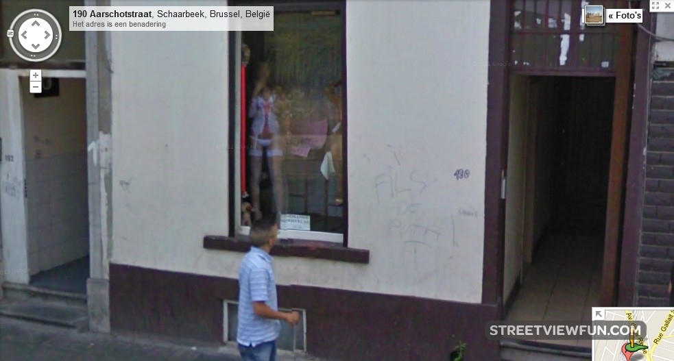 What are you looking at? – STREETVIEWFUN