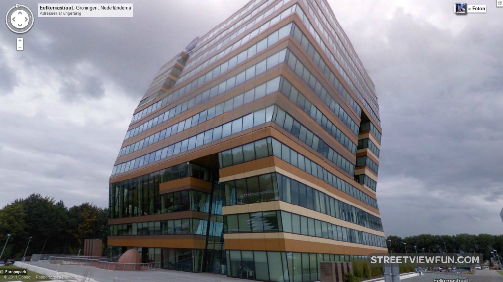 House falling over - STREETVIEWFUN