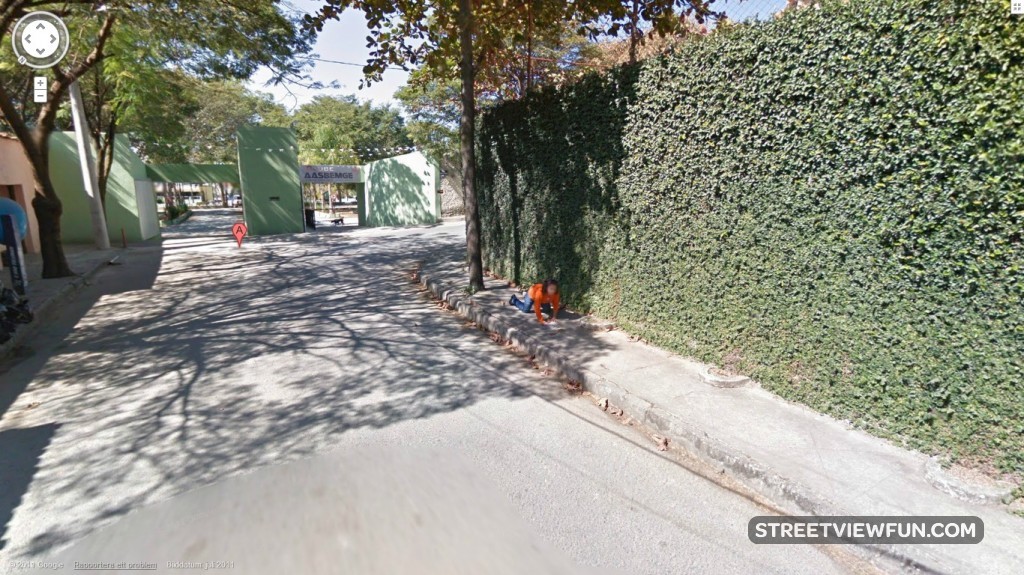 It's risky to take a step forward on Google Maps StreetView... - STREETVIEWFUN