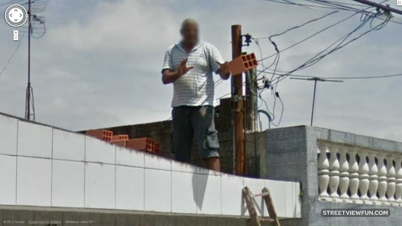 I just can't seem to catch a brick - STREETVIEWFUN