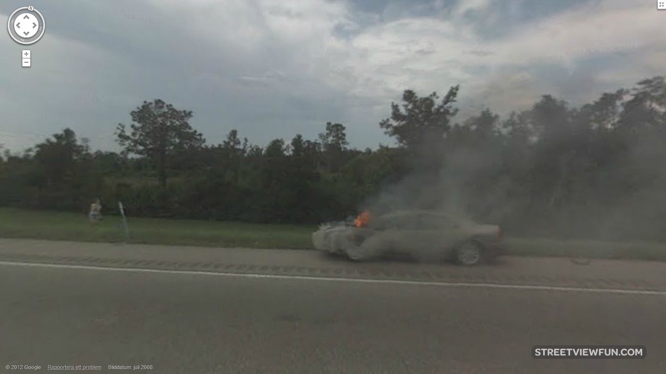 Girl escape burning car - STREETVIEWFUN