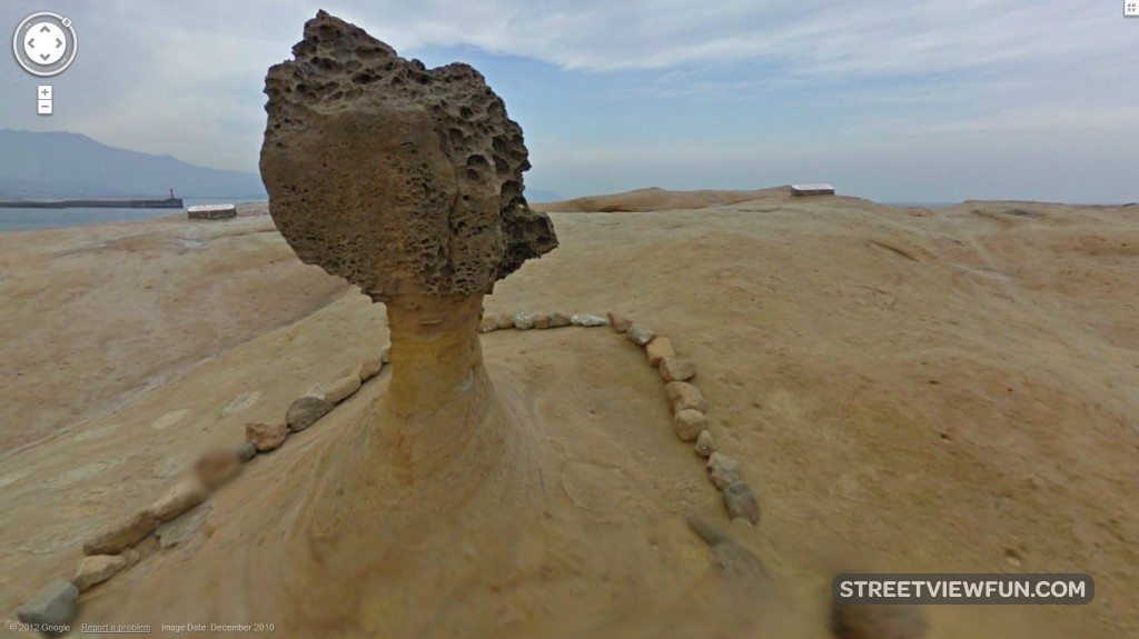 Strange shaped rocks - STREETVIEWFUN