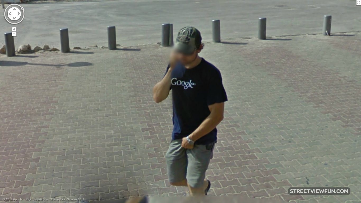 Yes, the camera is working - google guy with an itch - STREETVIEWFUN