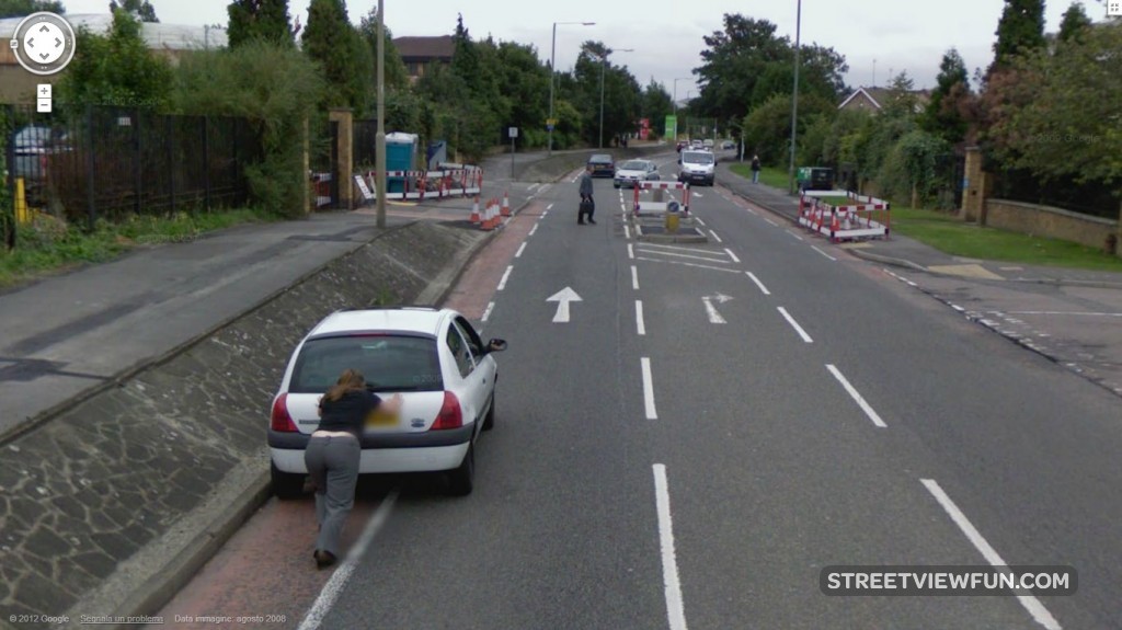 The car has broken down? This is the solution..... - STREETVIEWFUN