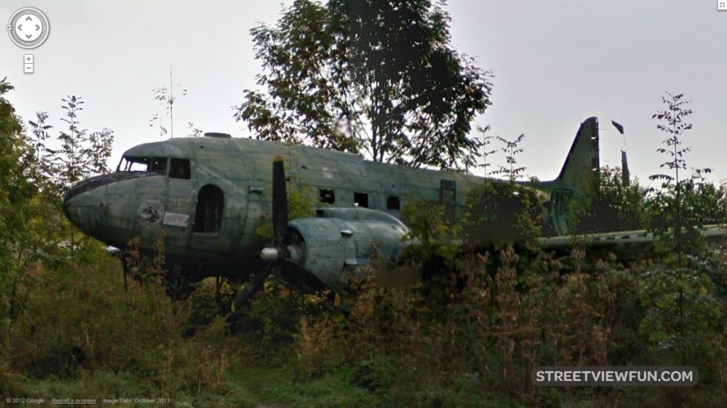 Abandoned plane - STREETVIEWFUN