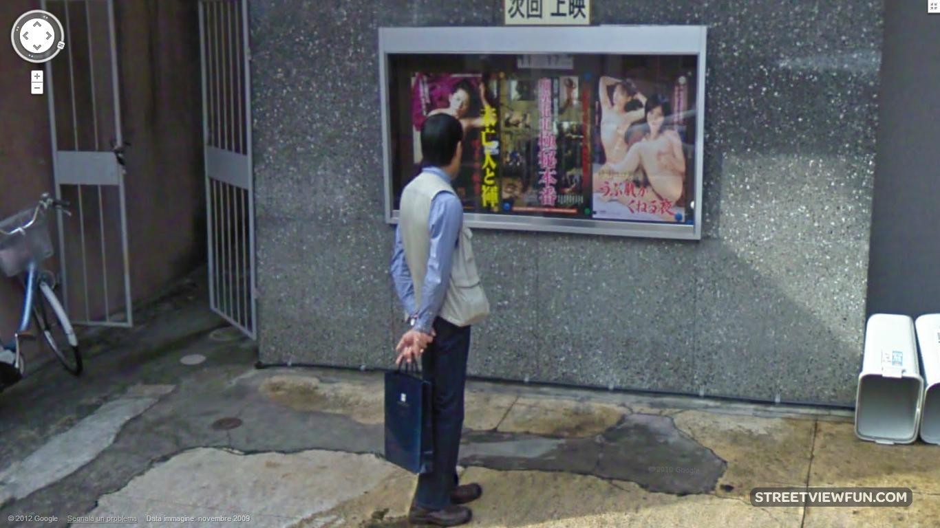 Attractive advertisement - STREETVIEWFUN