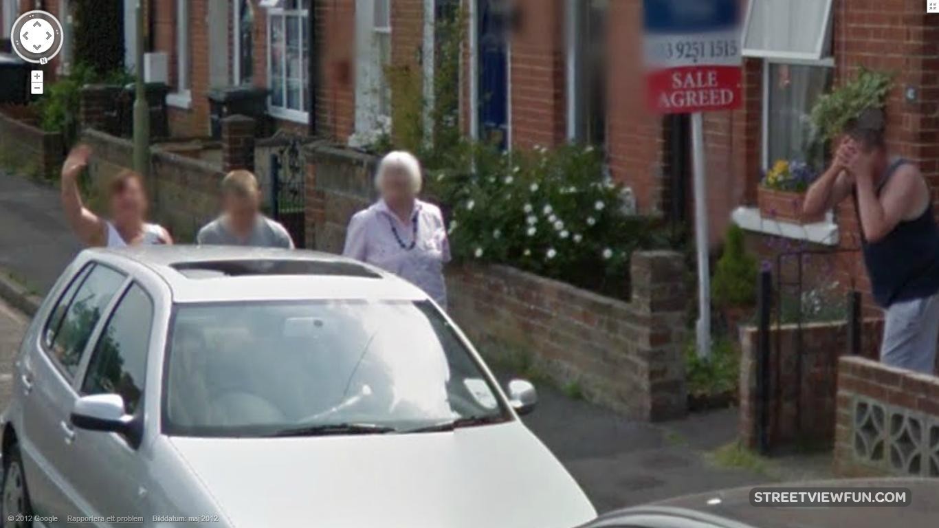 Any clever guess as to what's happening here? - STREETVIEWFUN