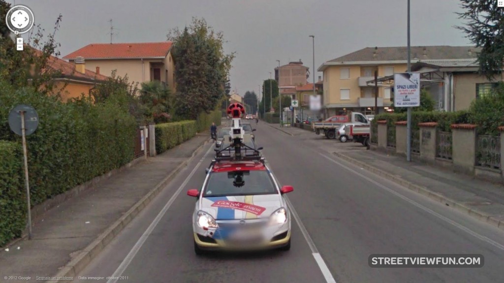 Chase between google cars in Italy - STREETVIEWFUN