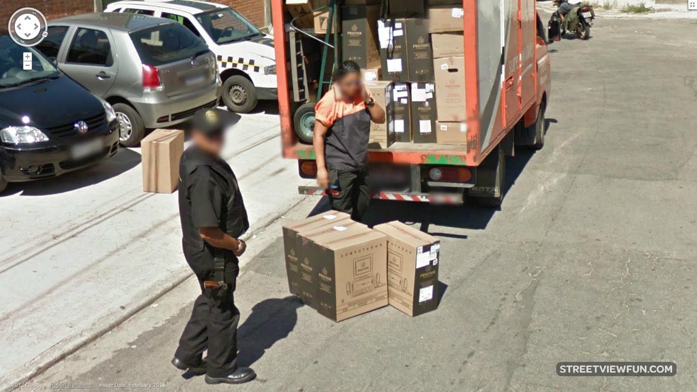 Armed security for computer delivery - STREETVIEWFUN