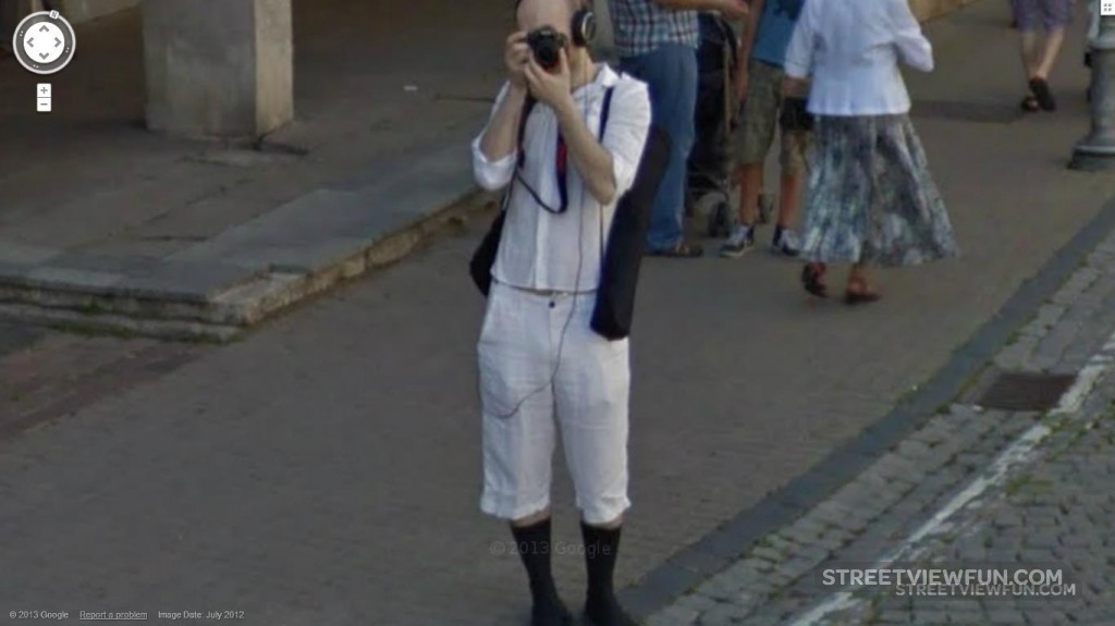 Strange guy with camera – StreetViewFun