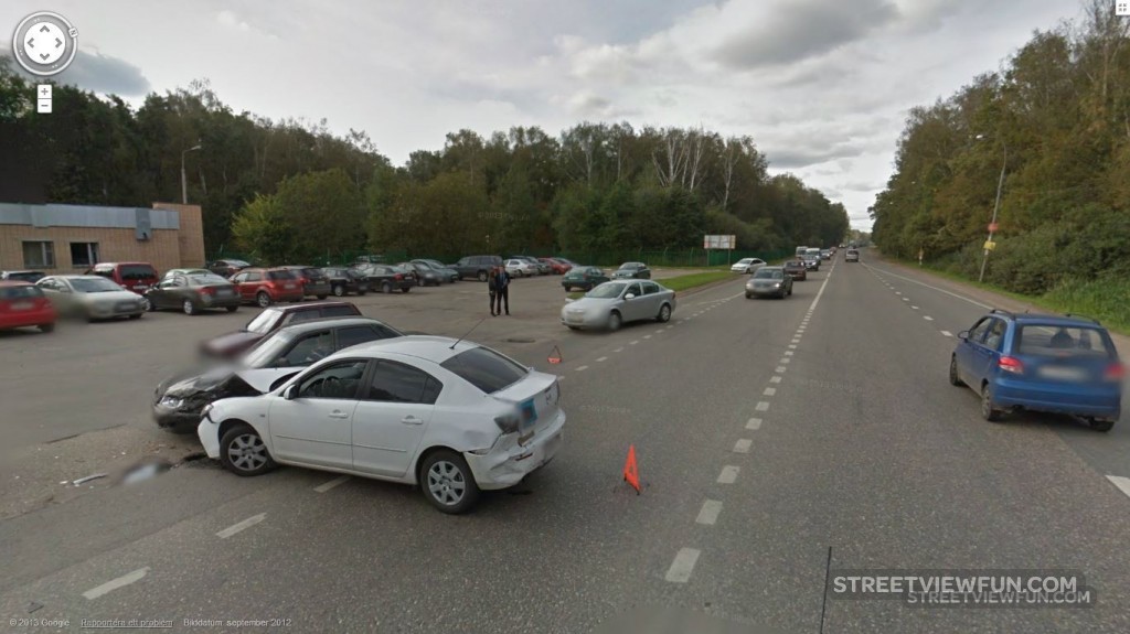 Bumping cars - STREETVIEWFUN