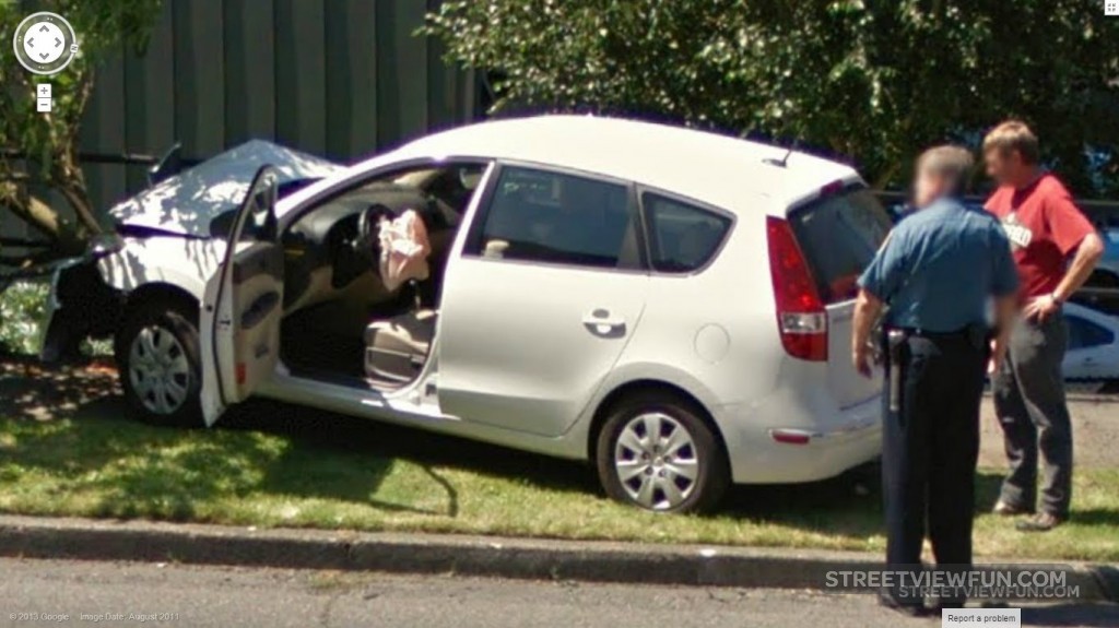 Driving into a tree - STREETVIEWFUN