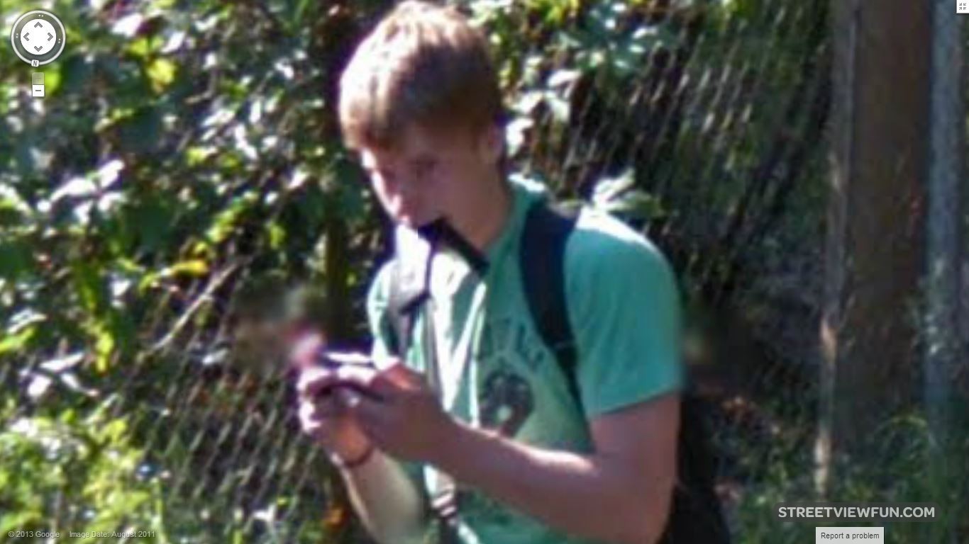 Guy eating his phone – StreetViewFun
