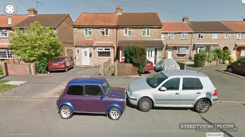 Tiny purple car - STREETVIEWFUN