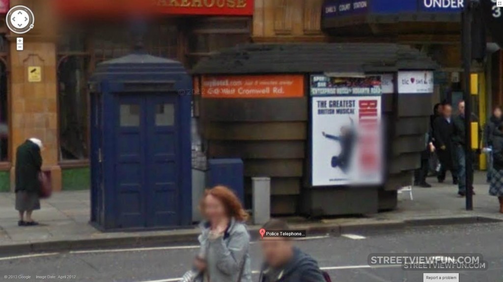 Easter Egg on Google Street View - see what happens when you enter this police telephone box ...