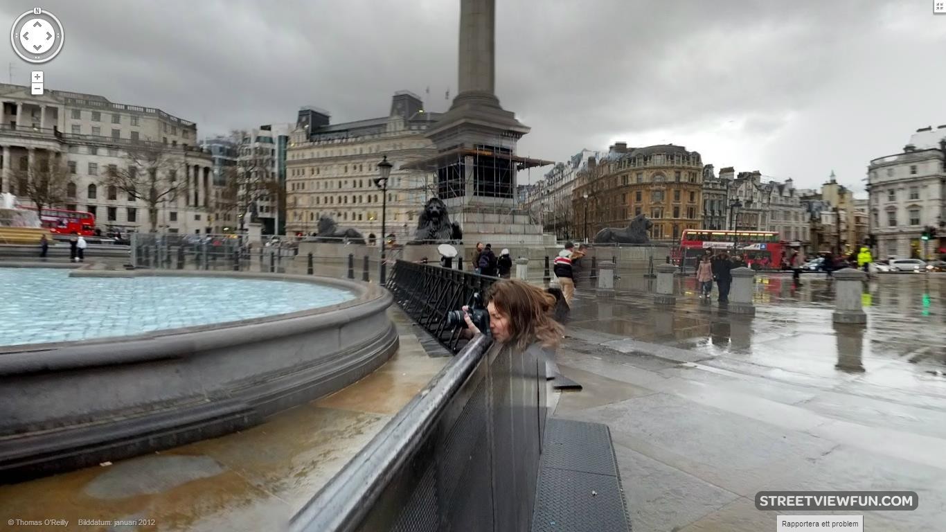 Photographer at Trafalgar Square - STREETVIEWFUN