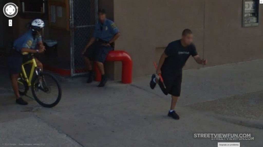 Frozen pose for Google Street View - STREETVIEWFUN