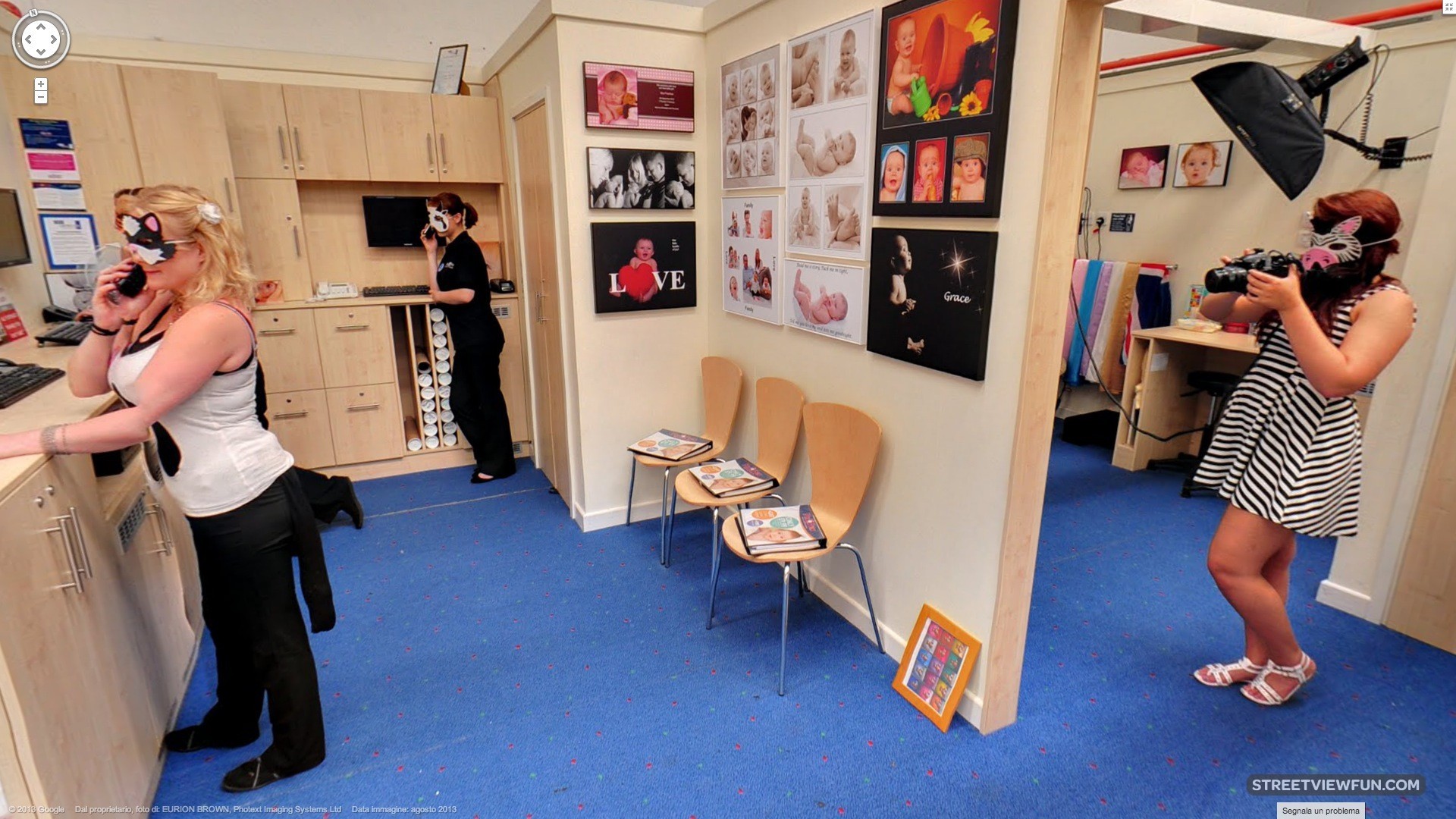 Masked photographers - STREETVIEWFUN