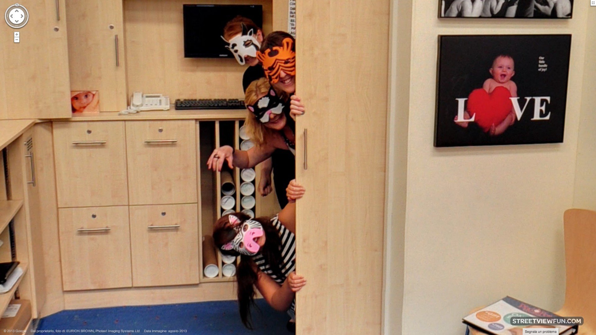 Masked photographers - STREETVIEWFUN