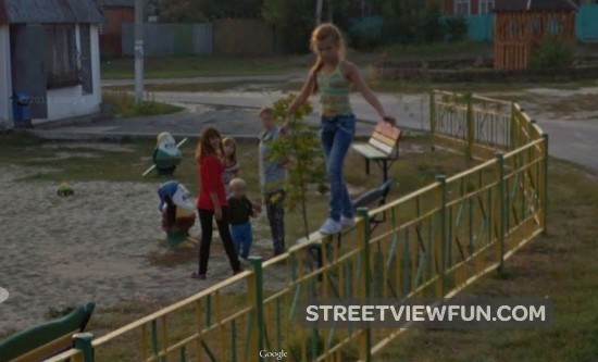 Acrobatic kid - STREETVIEWFUN