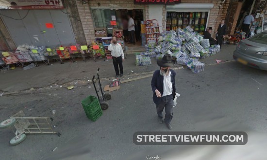 When you've made a mess, walk away fast - StreetViewFun