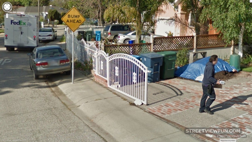 FedEx guy with a delivery - STREETVIEWFUN