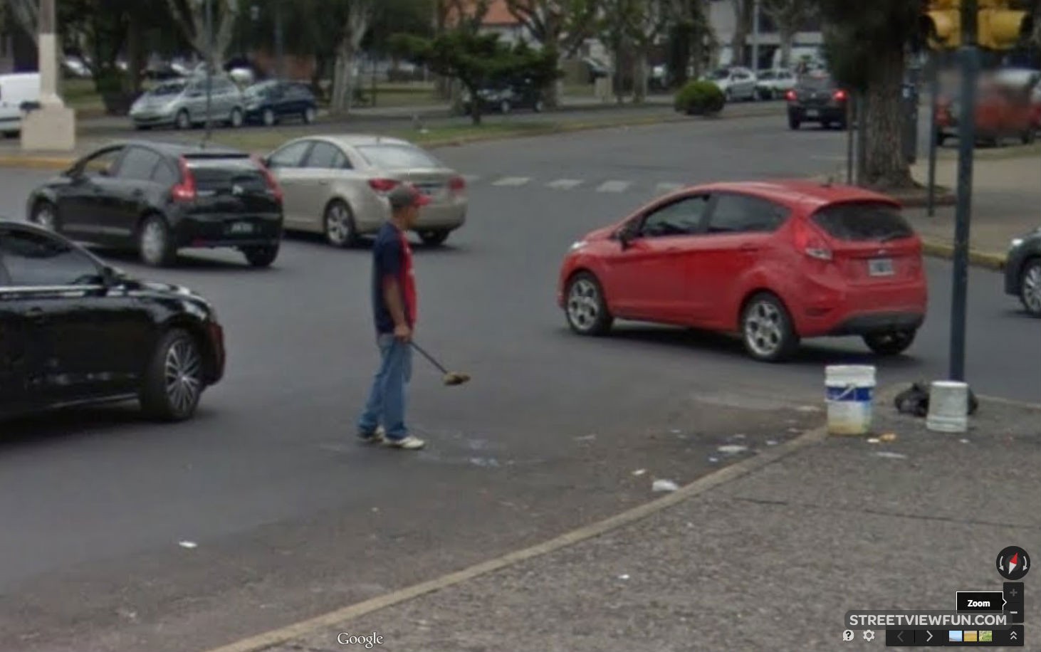 Cleaning cars in the middle of traffic - STREETVIEWFUN