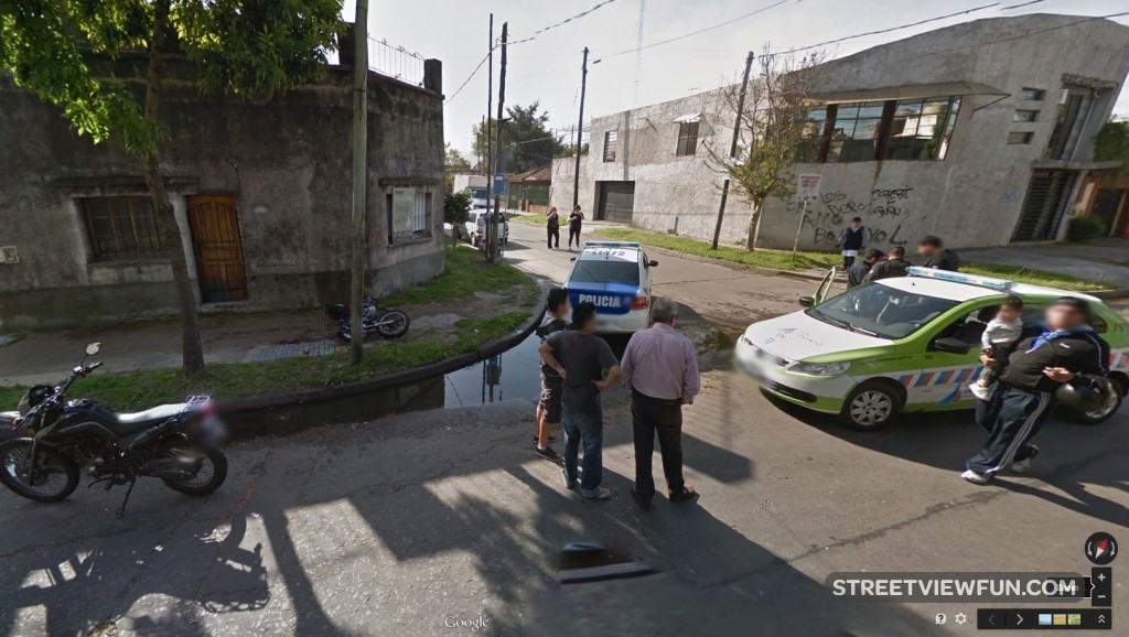 Police at the scene - what happened? - STREETVIEWFUN