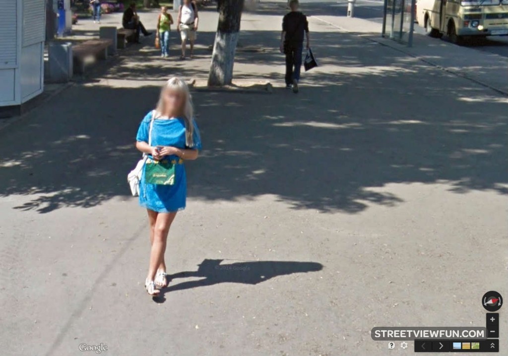 Lady in blue - STREETVIEWFUN