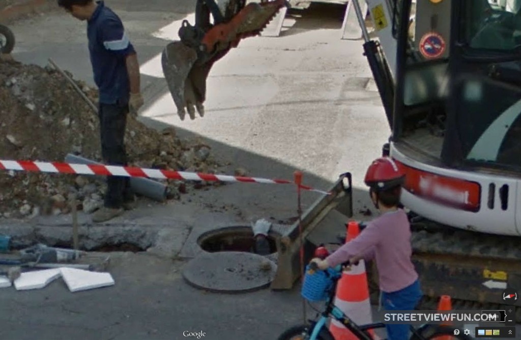 Help! I'm down here! - STREETVIEWFUN
