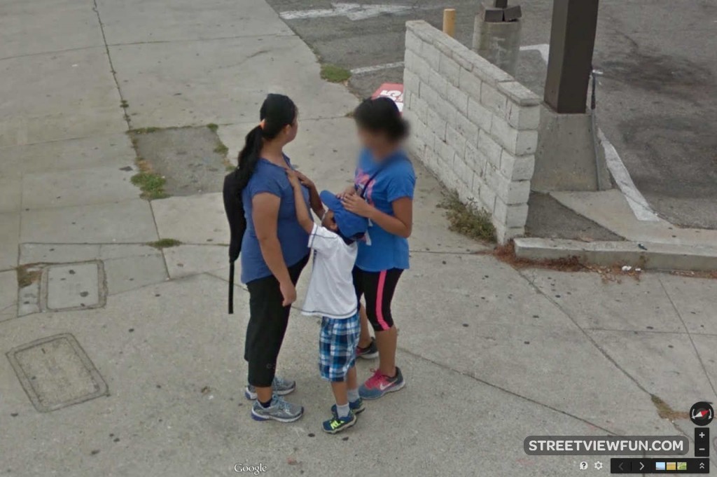 Trying to get her attention - STREETVIEWFUN