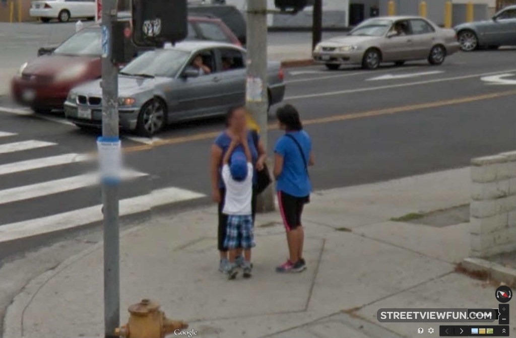 Trying to get her attention - STREETVIEWFUN