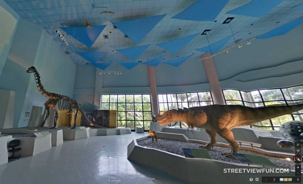 Pandas and dinosaurs in Taiwan - STREETVIEWFUN