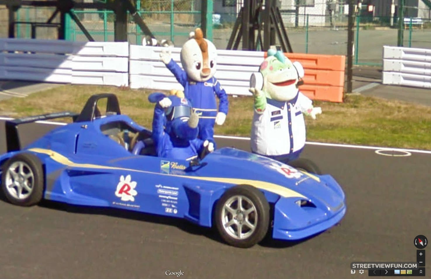 Professional race car drivers at Suzuka Circuit, Japan - STREETVIEWFUN