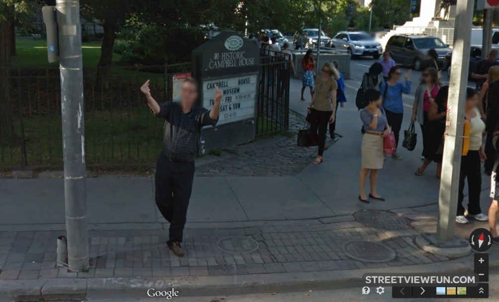 Two fingers - STREETVIEWFUN