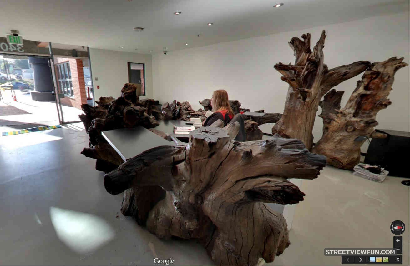 An amazing desk at Los Angeles Google Office - STREETVIEWFUN