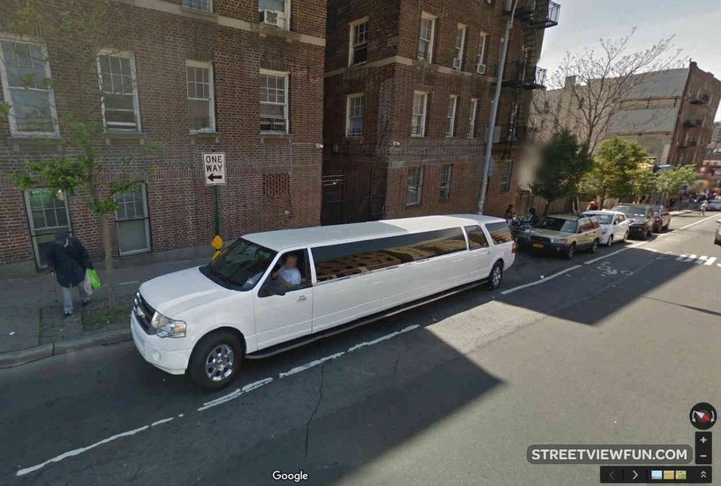 Long Limo - STREETVIEWFUN