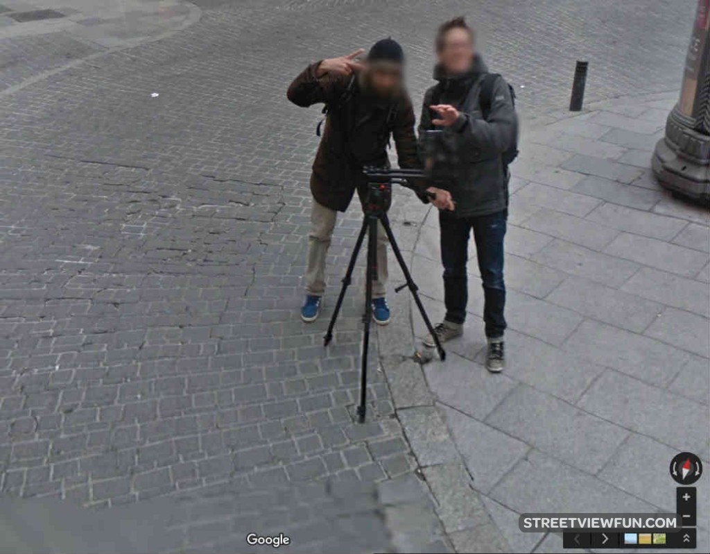Filming Google car in Madrid - STREETVIEWFUN