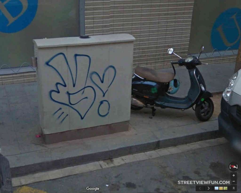 Peace and love in Barcelona - STREETVIEWFUN
