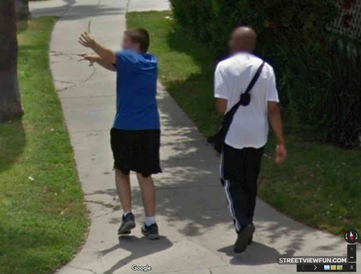 Do exercises under way - STREETVIEWFUN