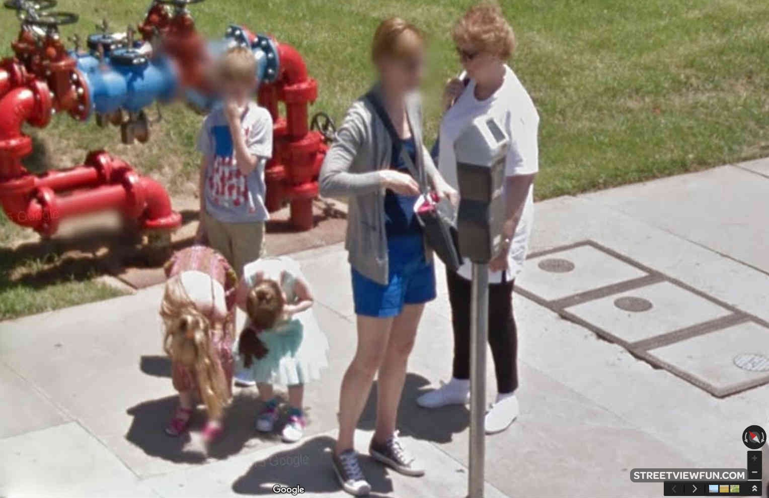 What do girls do? - STREETVIEWFUN