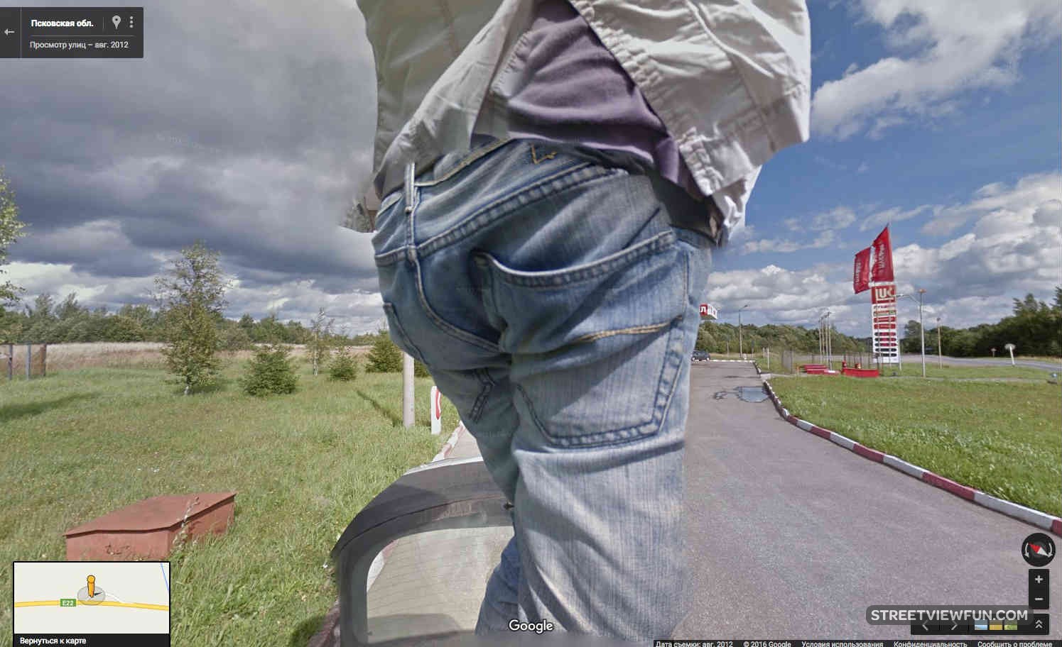 Google driver taking an ass-selfie - STREETVIEWFUN