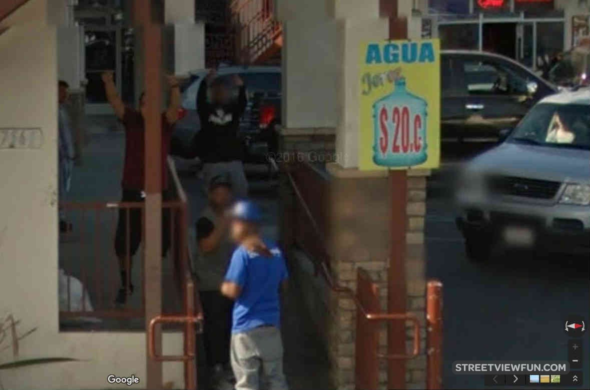 Two guys see the Google camera - STREETVIEWFUN