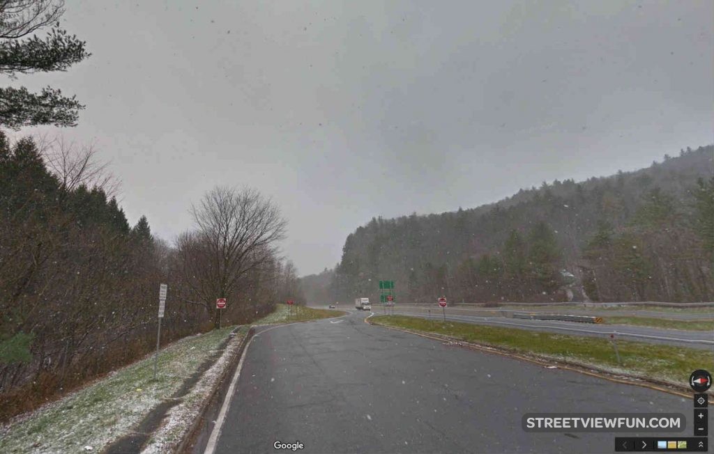 Snowing in Vermont causing problems - STREETVIEWFUN