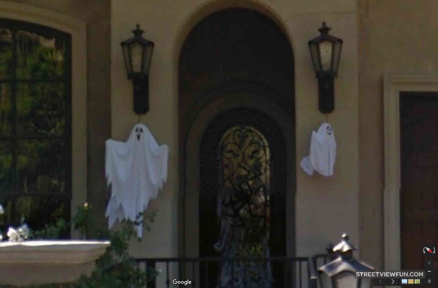 Ghosts guard entrance - STREETVIEWFUN