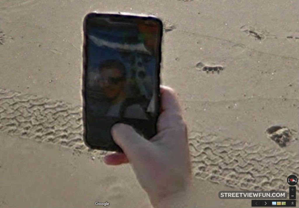 Google guy takes a selfie - STREETVIEWFUN