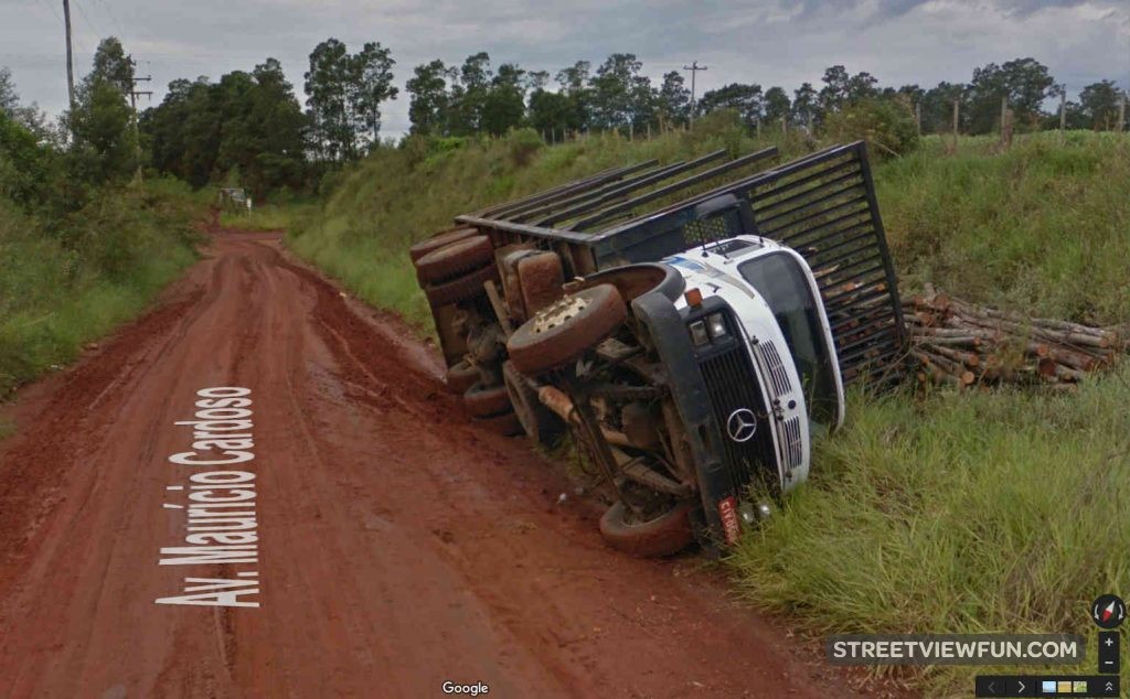 Truck tip over - STREETVIEWFUN